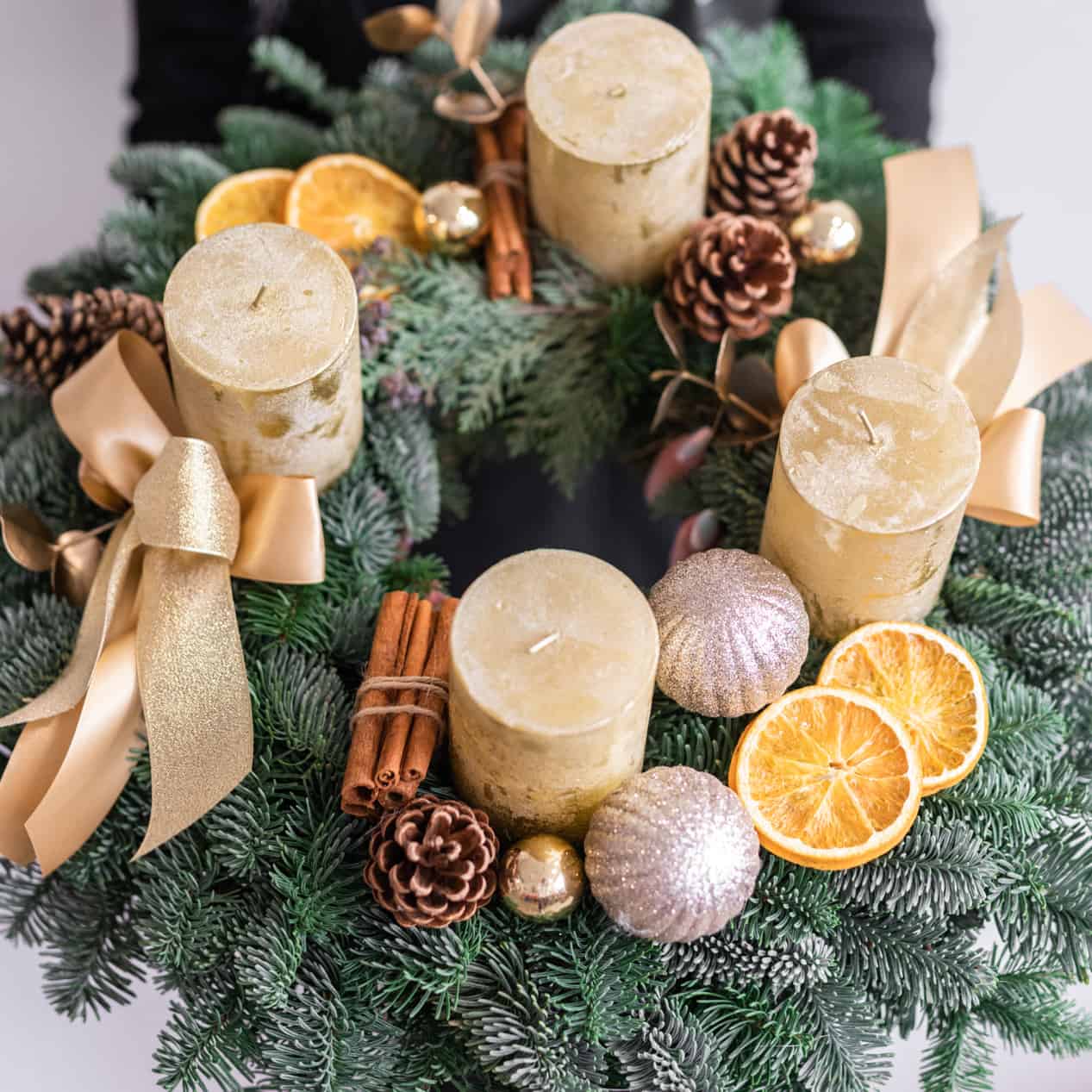 Adventski vijenac Golden - Cvjećarnica Škrinjarić